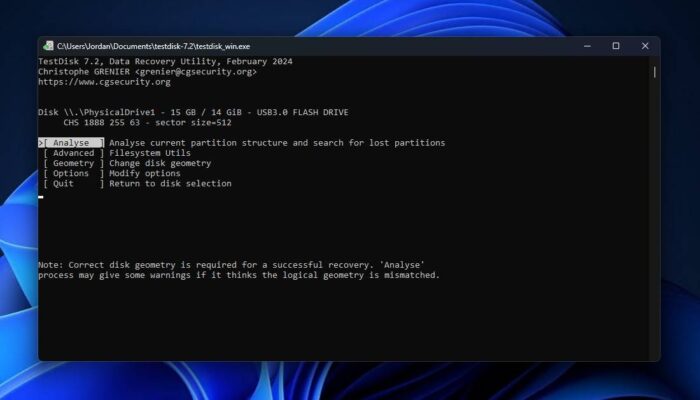 How to Recover Files From a Corrupted Flash Drive (2025)
